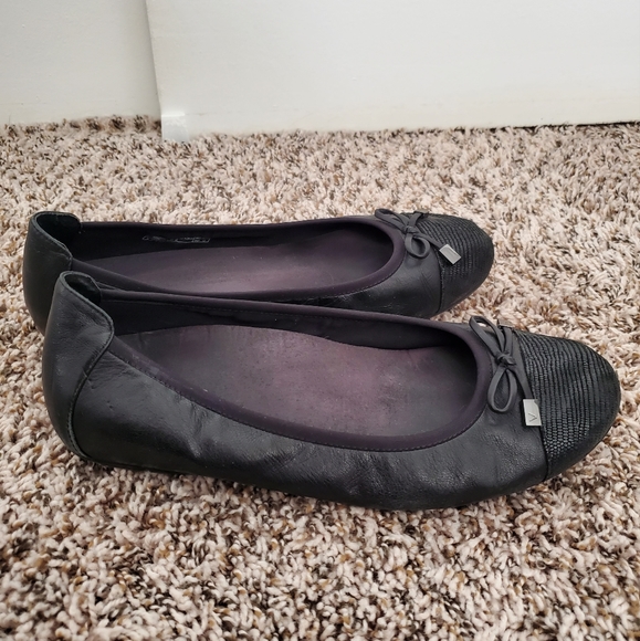 Vionic | Shoes | Womens Vionic Black Flats | Poshmark